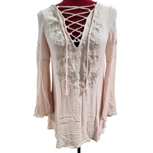 L'ATISTE | Tops | Latiste By Amy Blush Bell Sleeve Boho Top | Poshmark